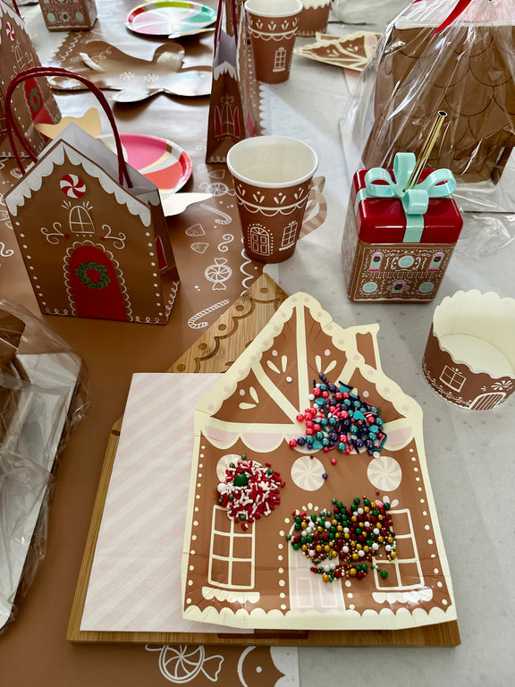GINGERBREAD HOUSE SHAPED PAPER PLATE – Kedziefest Parties